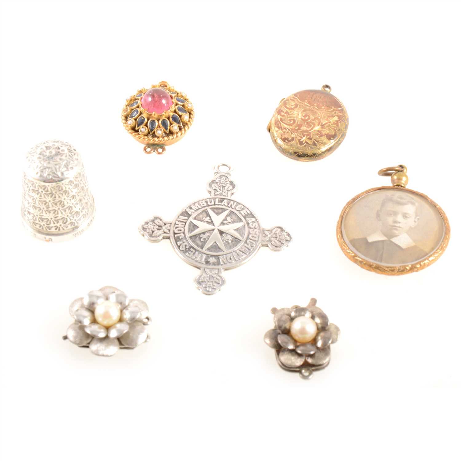 Lot 394 - A box of assorted jewellery, across set with